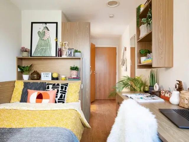 Room at Thurso Street, Glasgow