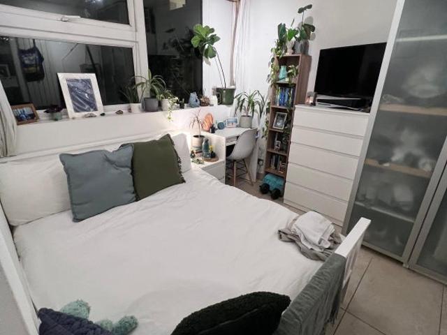 Room at Tibbets Close, Greater London