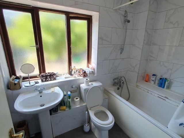 Room at Tiber Gardens, Greater London