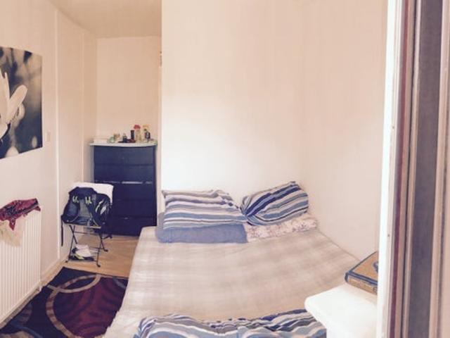 Room at Tiber Gardens, Greater London