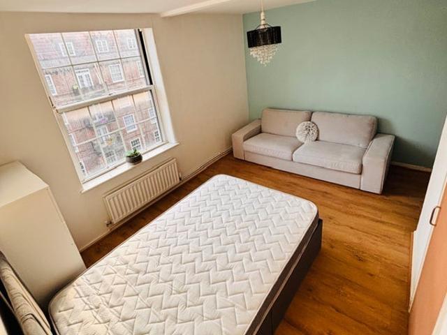 Room at Tilson Gardens, Greater London