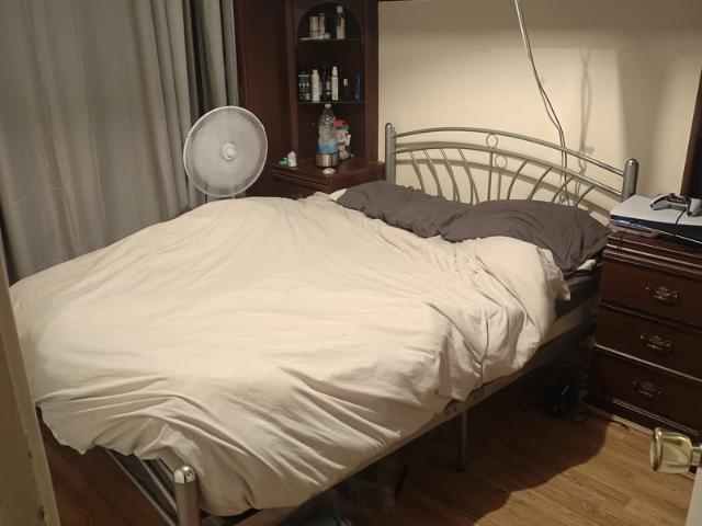 Room at Tinsley Road, Greater London