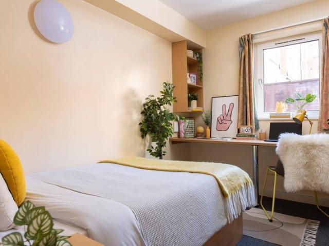 Room at Tithebarn Street, Liverpool