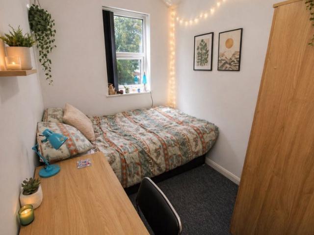Room at Tiverton Road, Birmingham