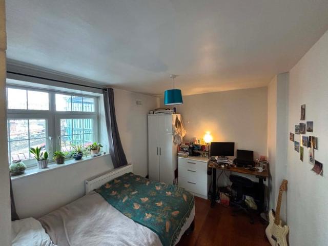 Room at Tiverton Street, Greater London