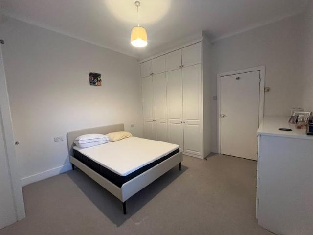 Room at Tooting Bec Road, Greater London