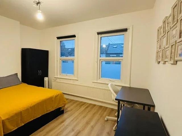 Room at Tooting High Street, Greater London