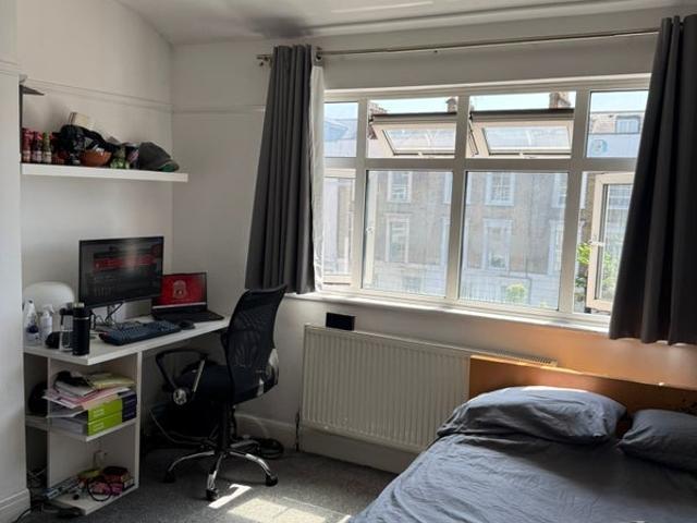 Room at Tollington Road, Greater London