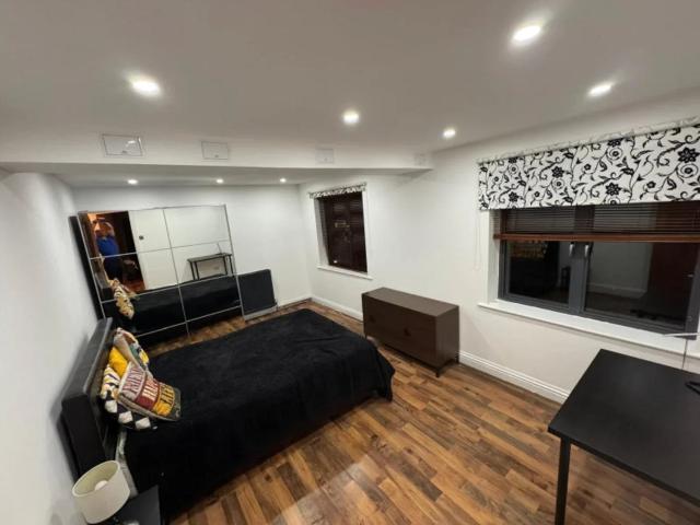 Room at Tollington Way, Greater London