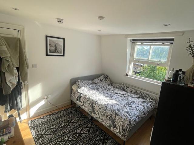 Room at Tomlin's Grove, Greater London