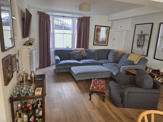 Room at Tomlin's Grove, Greater London