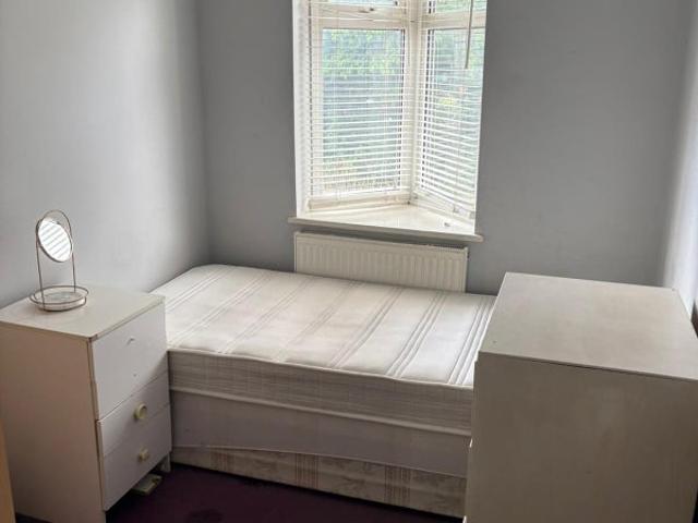 Room at Tomswood Hill, Greater London