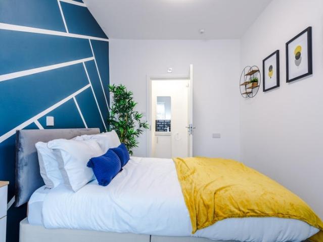 Room at Tonge Moor Road, Bolton