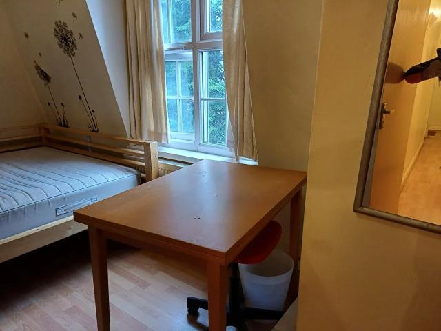 Room at Topham Square, Greater London