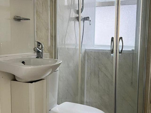 Room at Toronto Avenue, Greater London