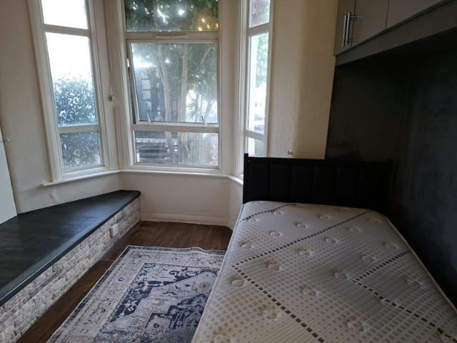 Room at Toronto Avenue, Greater London