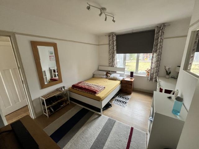 Room at Toronto Road, Bristol