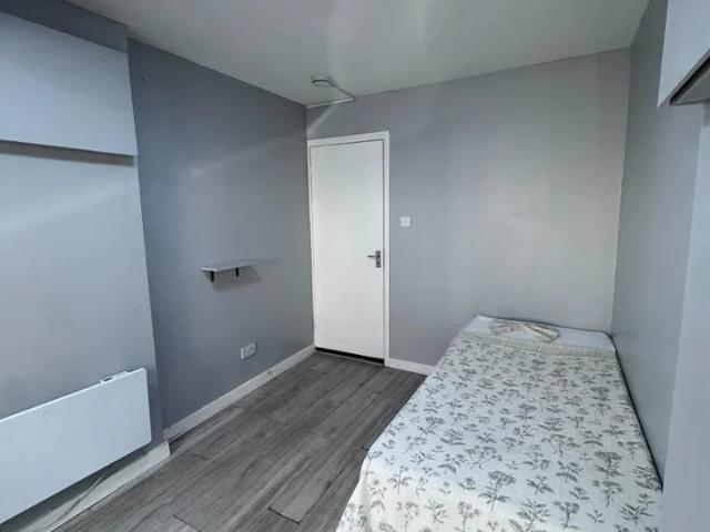 Room at Tower Hamlets Road, Greater London