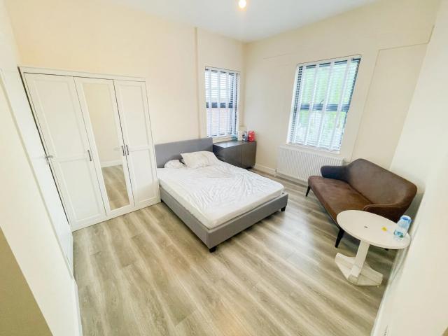 Room at Tottenham Lane, Greater London