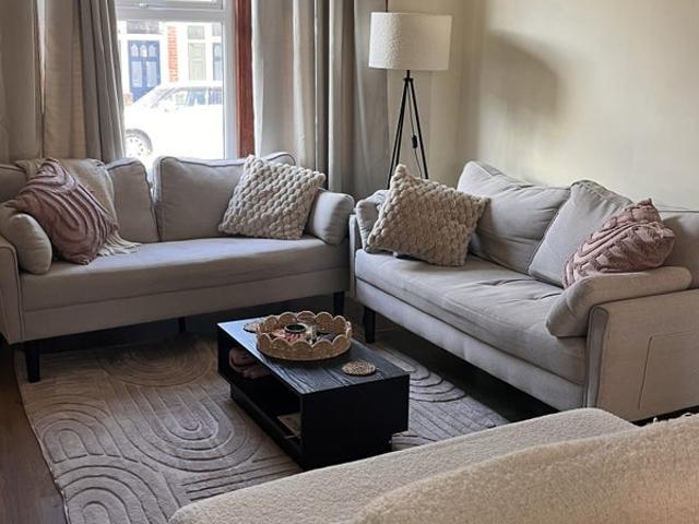 Room at Totterdown Street, Greater London