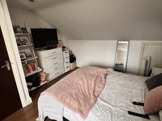 Room at Totterdown Street, Greater London
