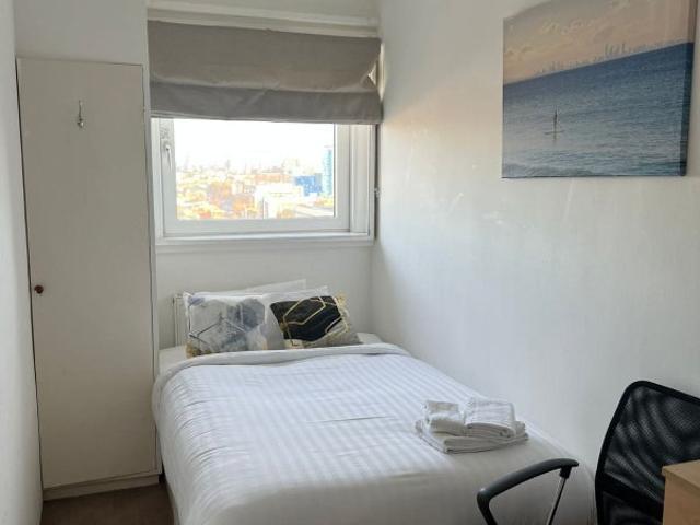 Room at Toynbee Street, Greater London