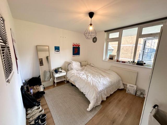 Room at Tranton Road, Greater London