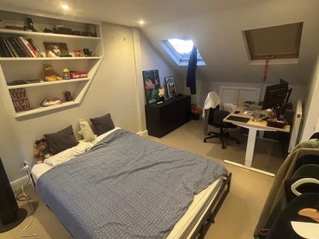 Room at Trentham Street, Greater London