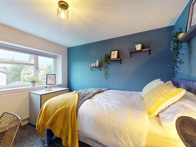 Room at Trenic Drive, Leeds
