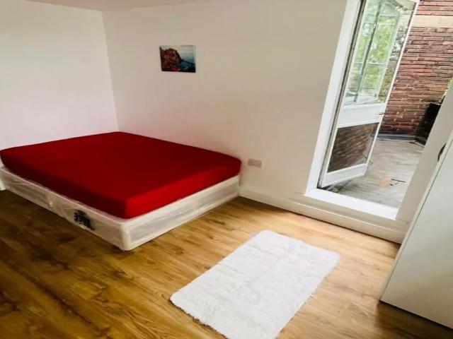Room at Treadgold Street, Greater London