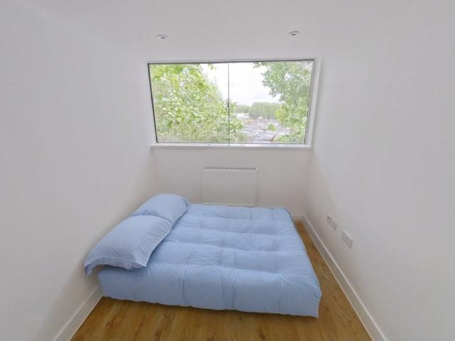 Room at Treadgold Street, Greater London