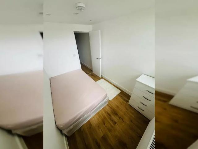 Room at Treadgold Street, Greater London