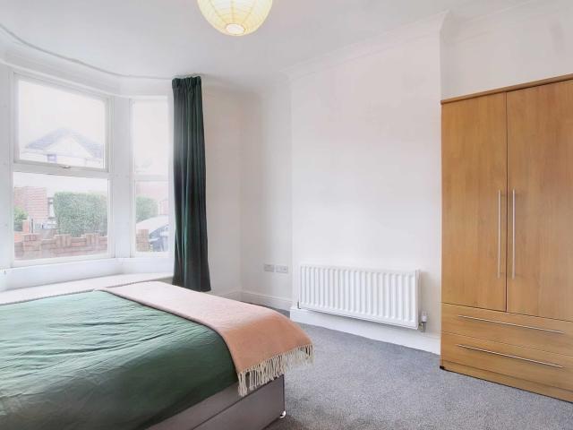 Room at Tredworth Road, Gloucester
