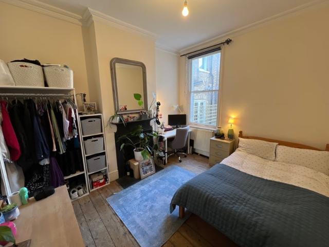Room at Tredegar Square, Greater London