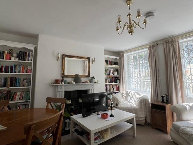 Room at Tredegar Square, Greater London