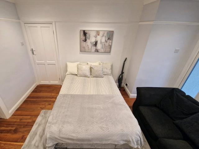 Room at Treewall Gardens, Greater London