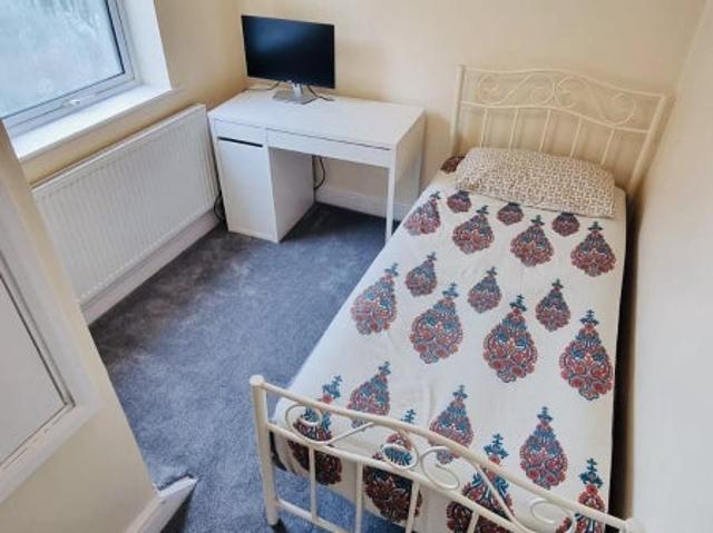 Room at Treegarth Square, Nottingham