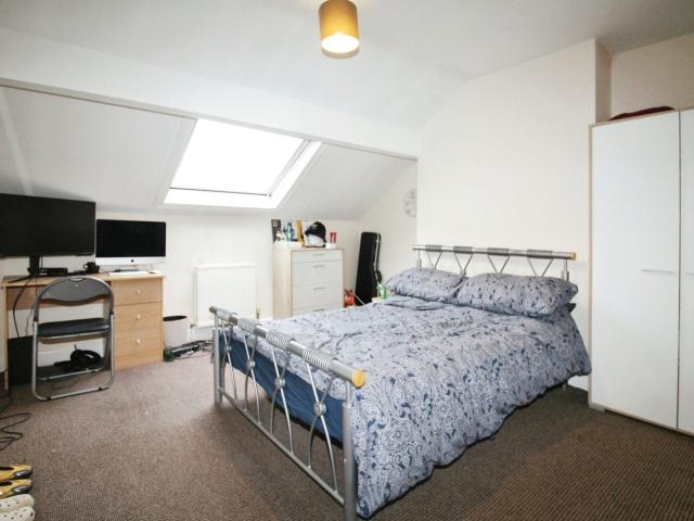 Room at Trelawn Terrace, Leeds