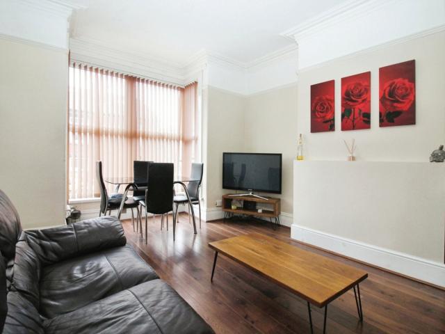 Room at Trelawn Terrace, Leeds