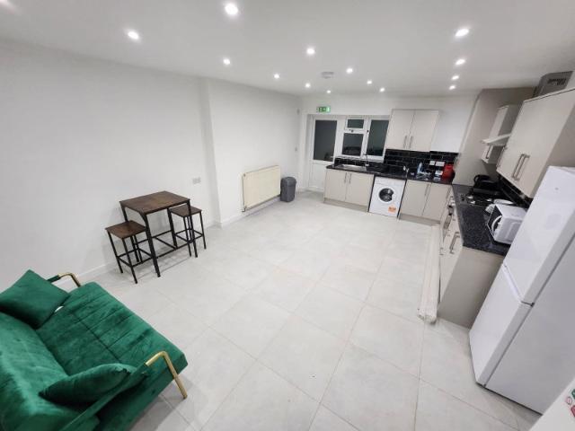 Room at Trescott Road, Birmingham