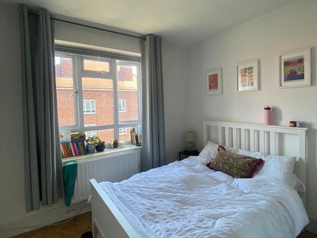 Room at Triangle Place, Greater London