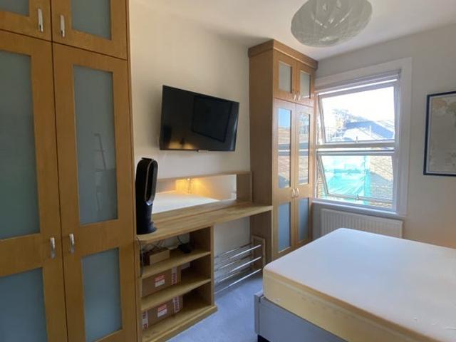Room at Triangle Place, Greater London