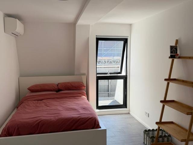Room at Triangle Road, Greater London