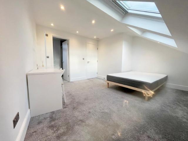 Room at Trundley's Road, Greater London