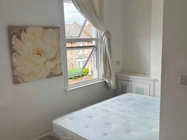 Room at Trundley's Road, Greater London