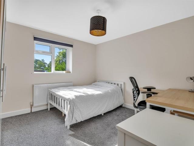 Room at Trueman Close, Warwick
