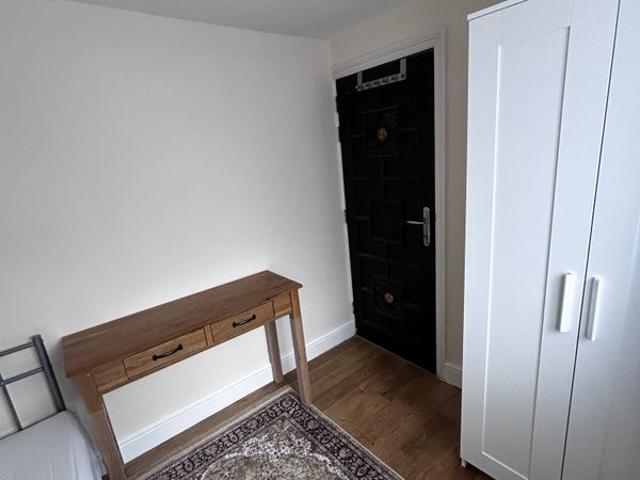 Room at Uxendon Hill, Greater London