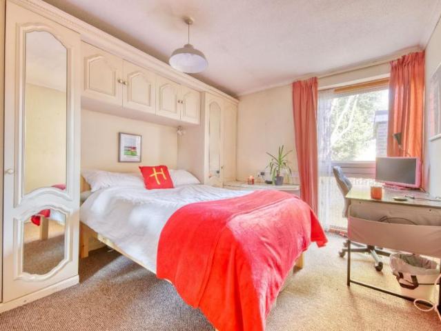 Room at Ulcombe Gardens, Canterbury