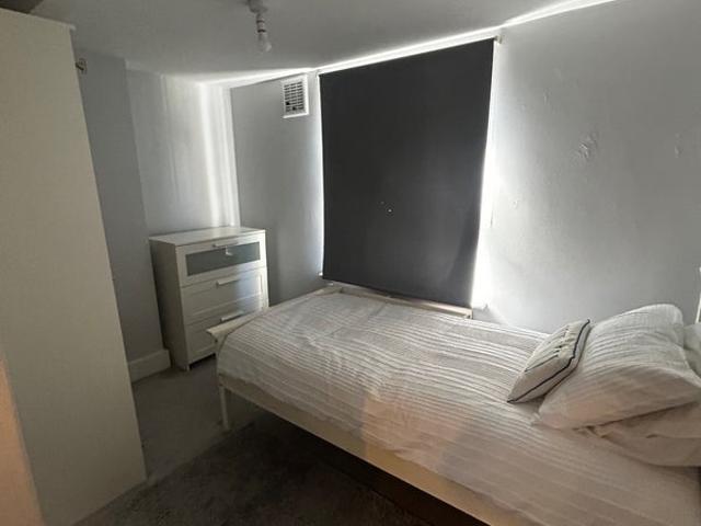 Room at Underhill Road, Greater London