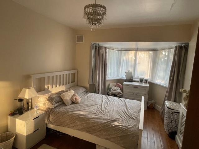 Room at Underwood Road, Greater London